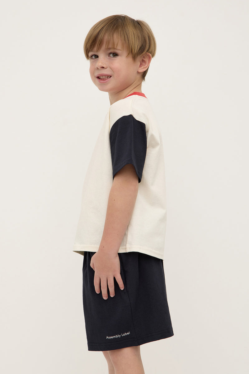 Kids Eden Tee Pebble/True Navy | Assembly Label